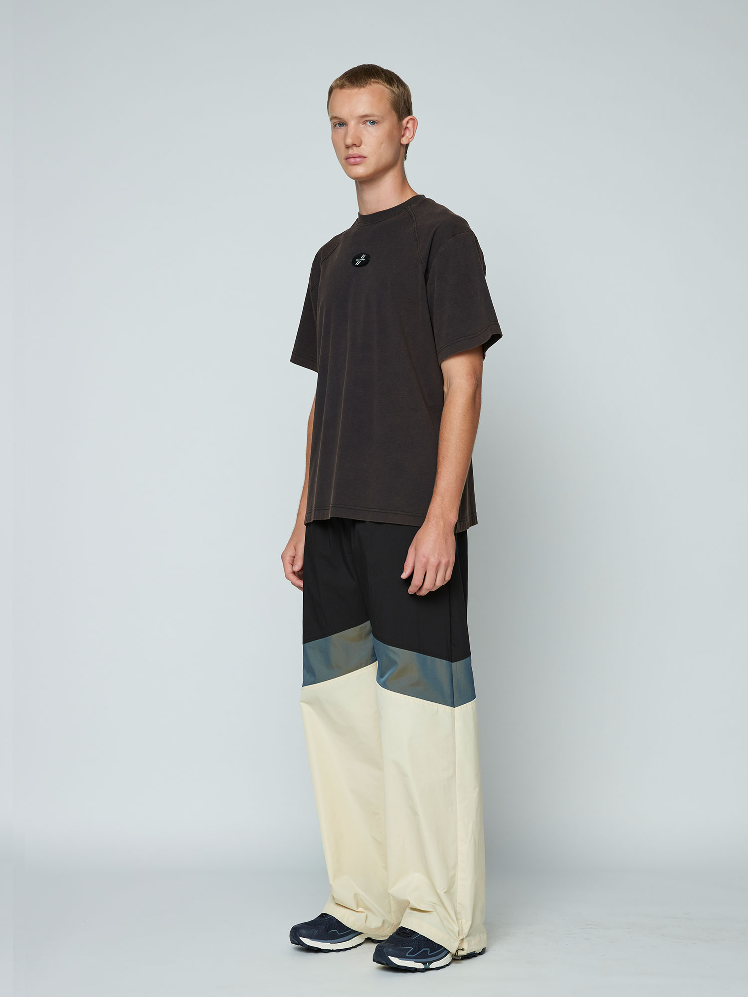 Mens Resin Emblem T-shirt Black – Wynn Hamlyn