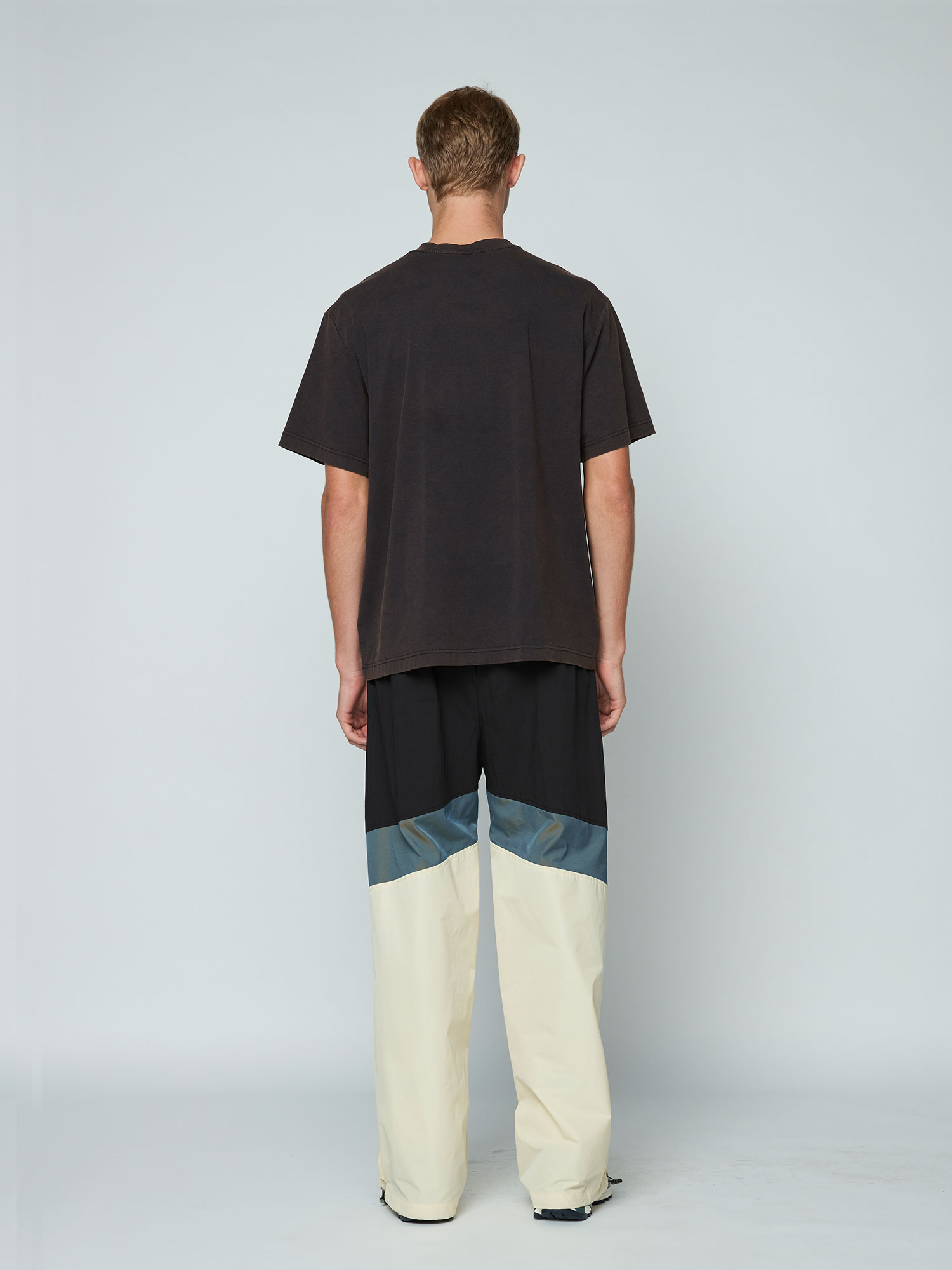 Mens Resin Emblem T-shirt Black – Wynn Hamlyn